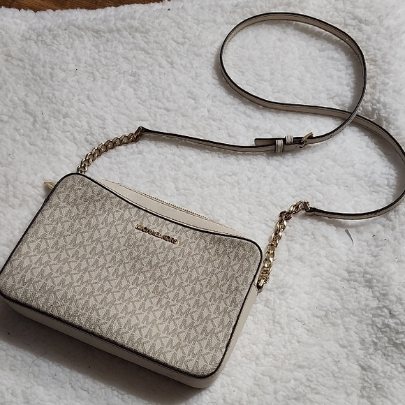 Michael Kors | Bags | Michael Kors Beige And Gold Crossbody Bag Quiet ...